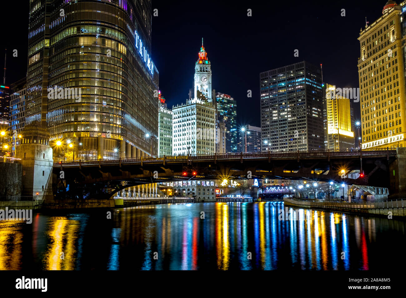 Chicago downtown area night hi-res stock photography and images - Alamy