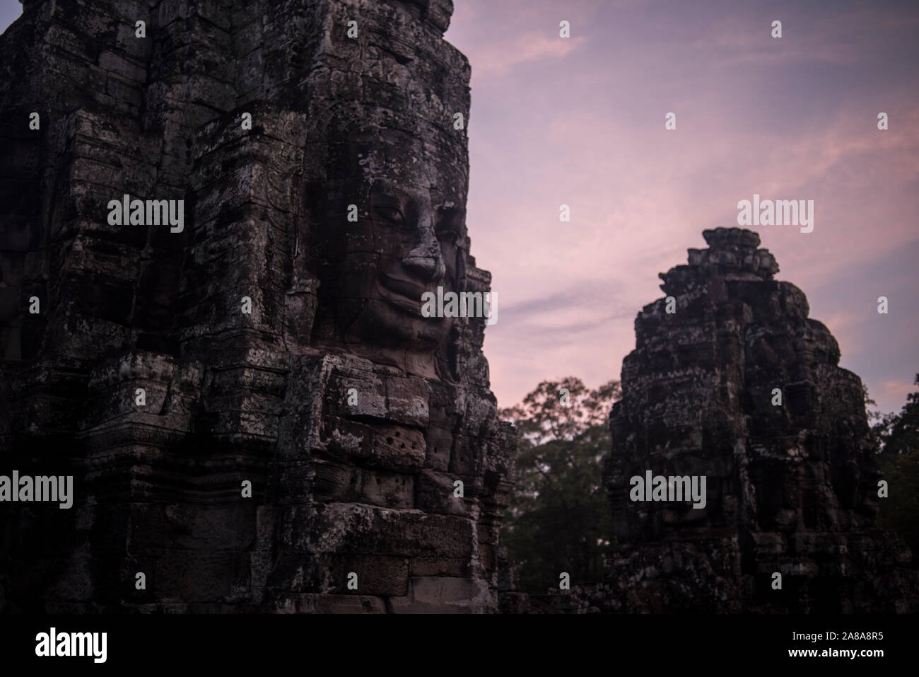 Buddha heads angkor thom hi-res stock photography and images - Alamy