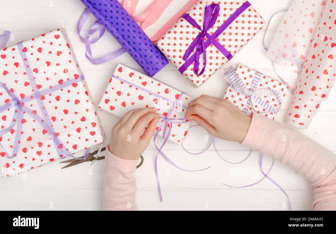 Girl tied ribbon on the gift Stock Photo - Alamy