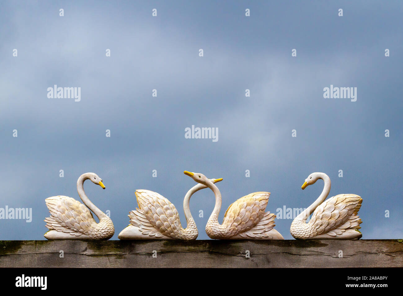 4 swans sculpture hi-res stock photography and images - Alamy