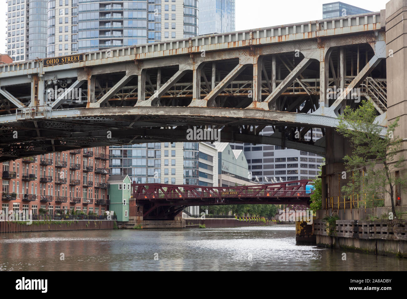 Ohio Street Bridge with West Grand Avenue Bridge in background, Chicago ...