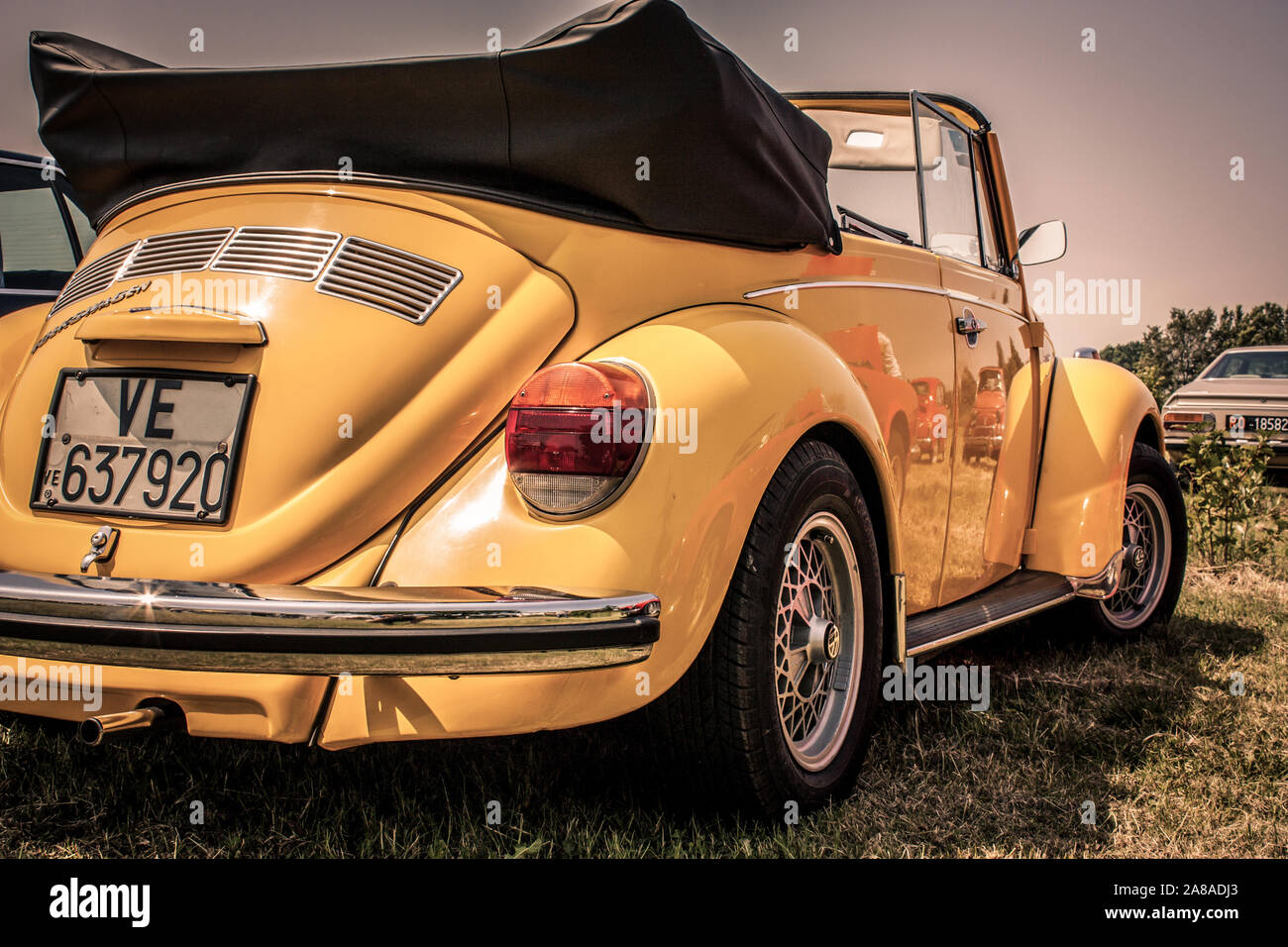 Yellow Volkswagen Beetle Stock Photo - Alamy