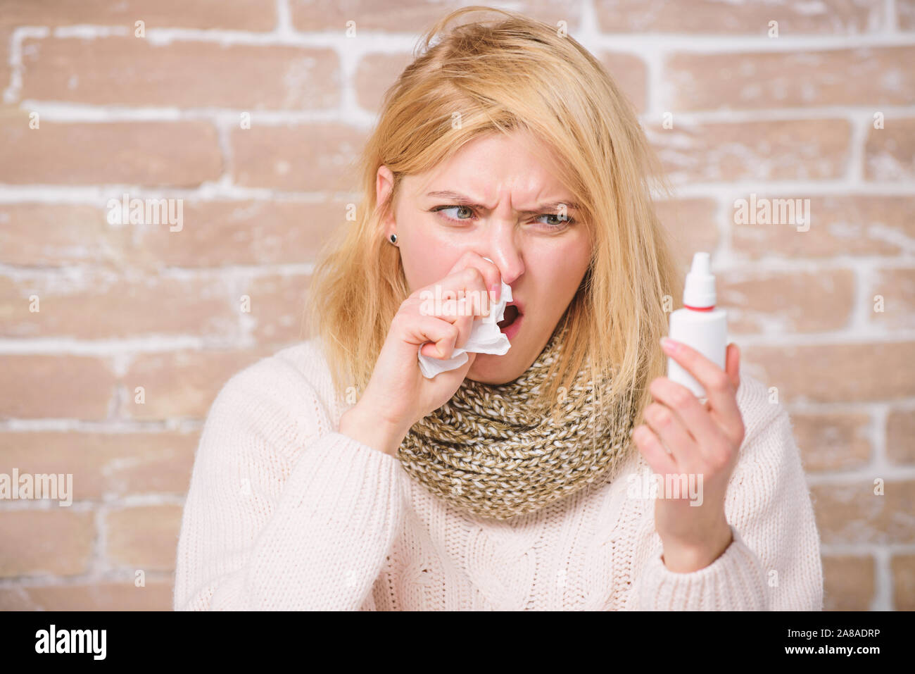 Girl sneeze chill hi-res stock photography and images - Alamy