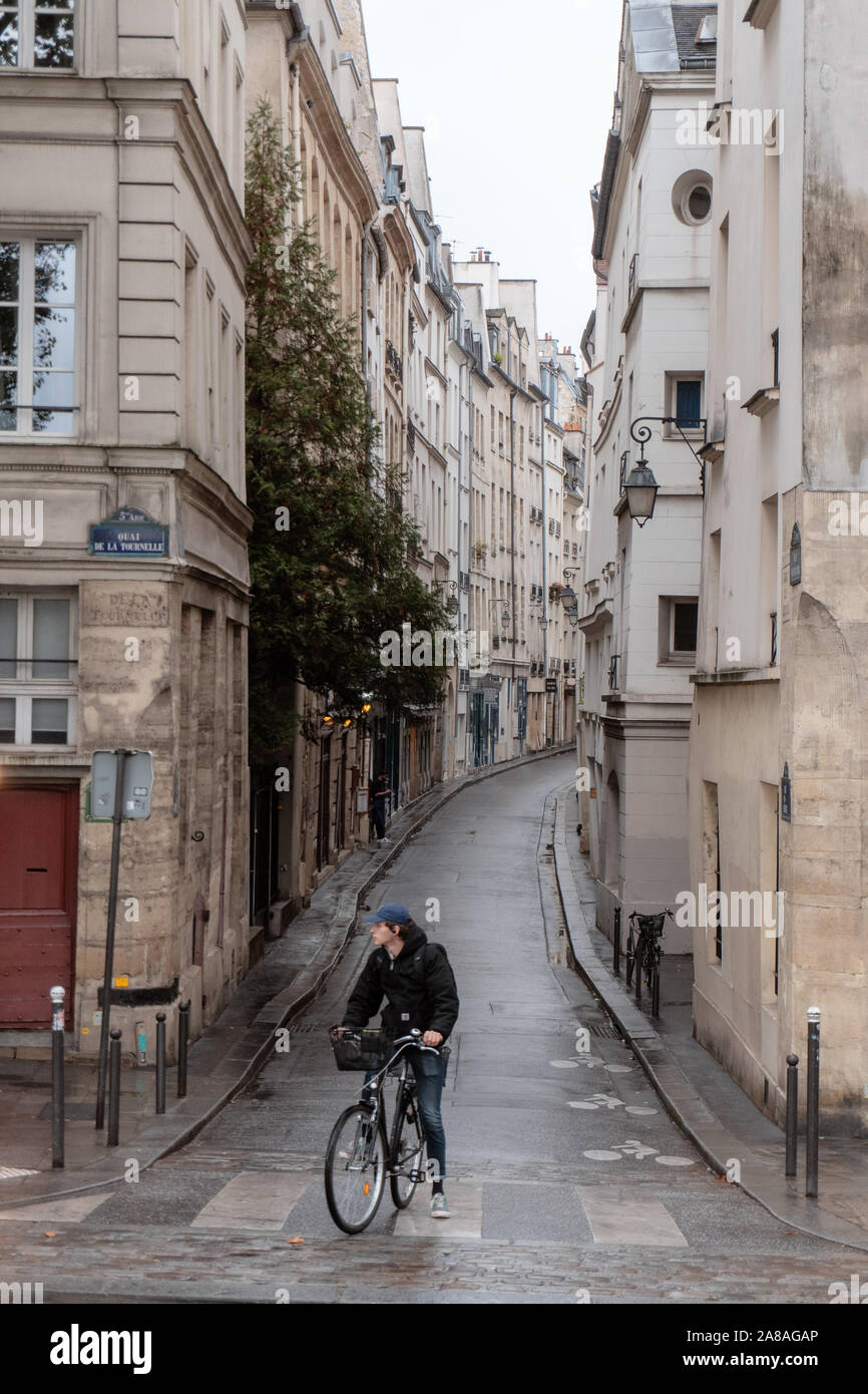Paris rain cafe hi-res stock photography and images - Alamy