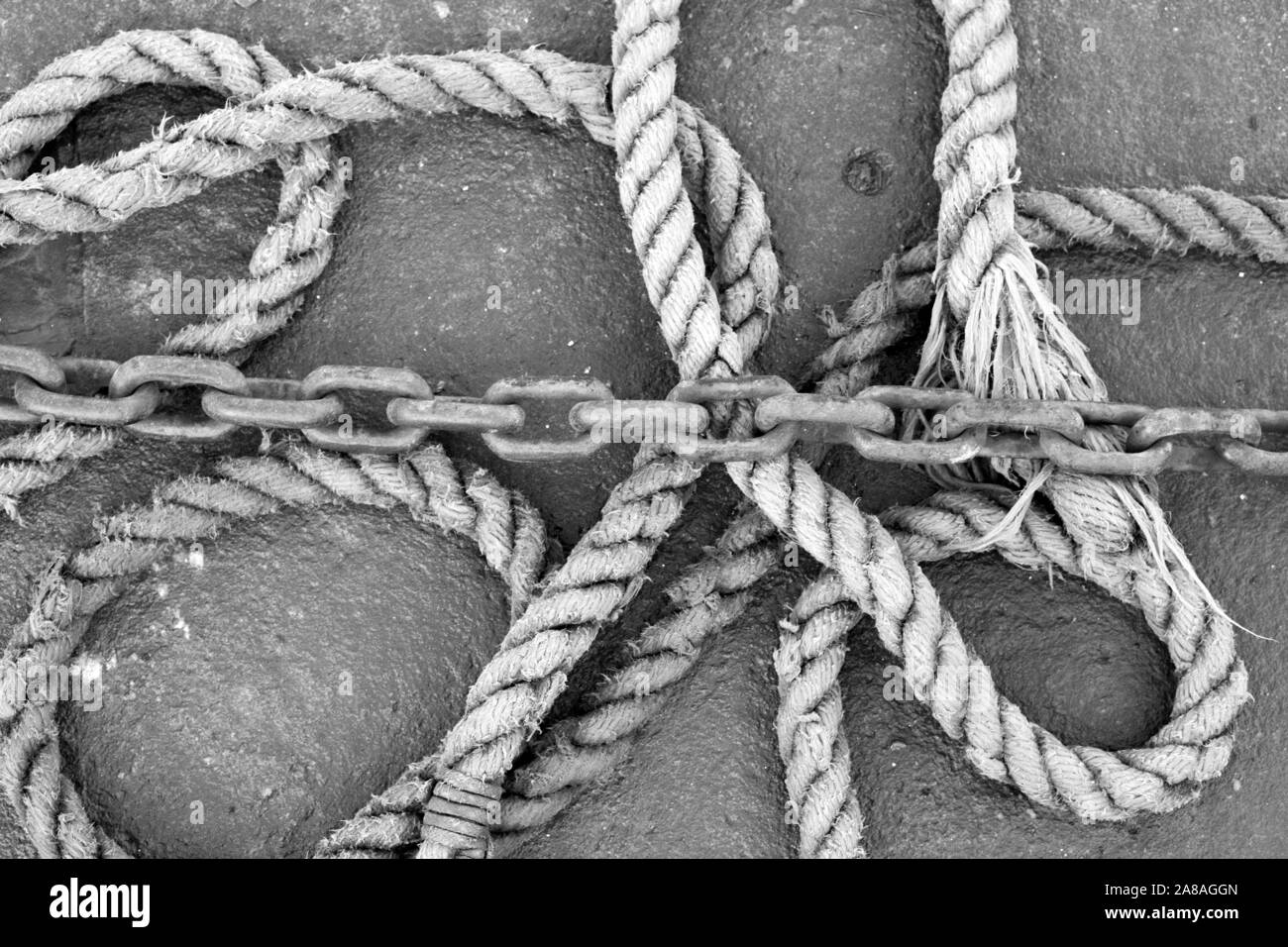 Frayed mooring rope hi-res stock photography and images - Alamy