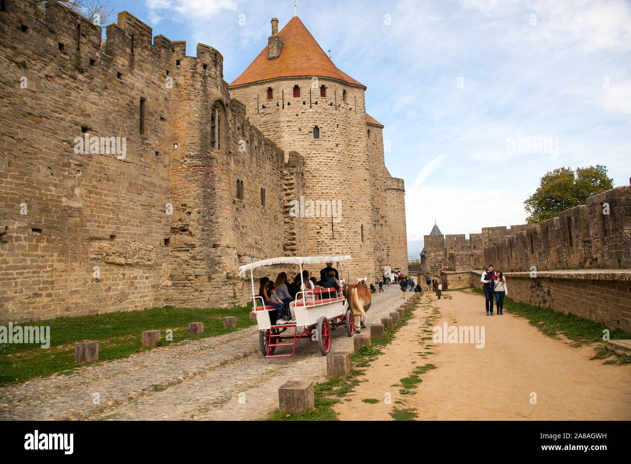 Medieval hill top castle hi-res stock photography and images - Alamy