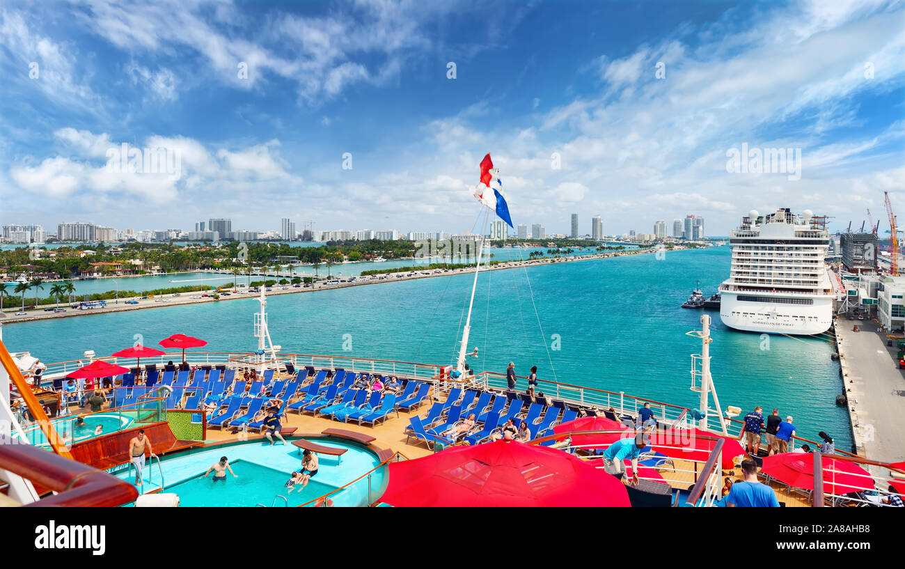 Cruise ship sailing from port Miami Stock Photo - Alamy