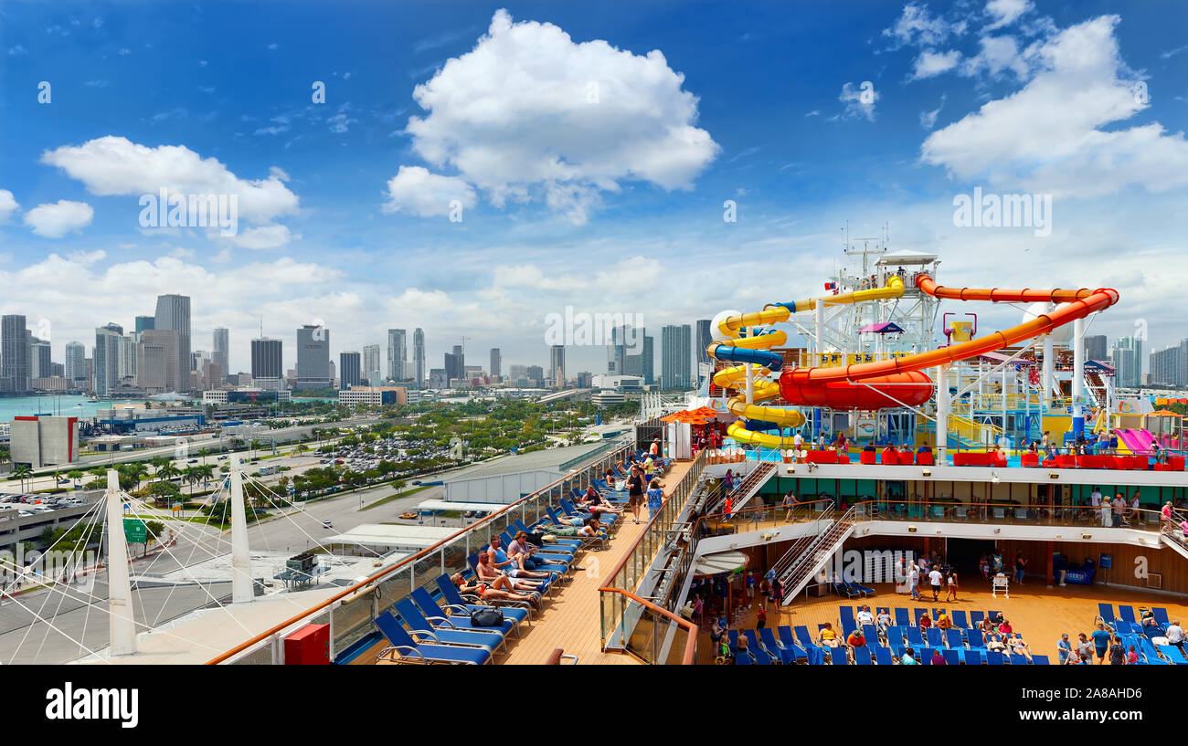 Cruise ship sailing from port Miami Stock Photo - Alamy
