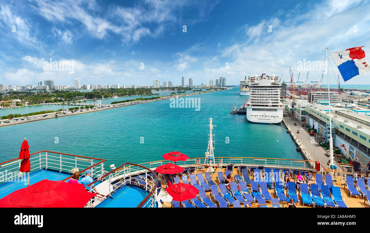 Cruise ship sailing from port Miami Stock Photo - Alamy