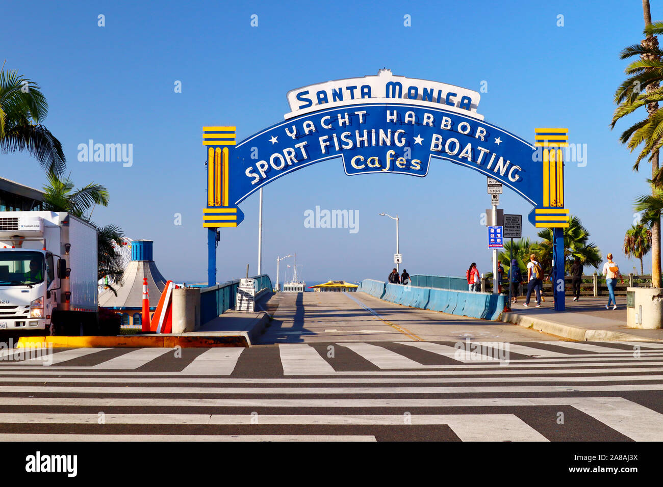 Entrance to pacific park santa monica pier hi-res stock photography and ...