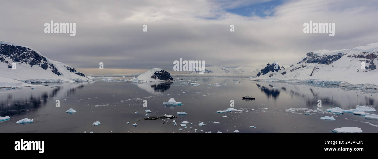 Antarctic seascape with icebergs and reflection Stock Photo - Alamy