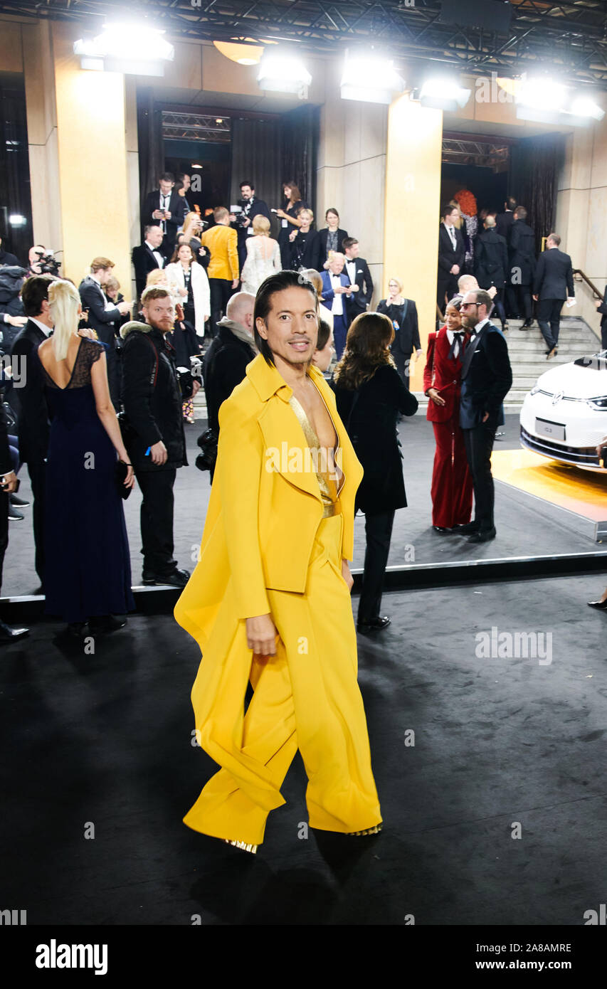 Berlin, Germany. 07th Nov, 2019. Jorge Gonzalez, model coach, comes to ...