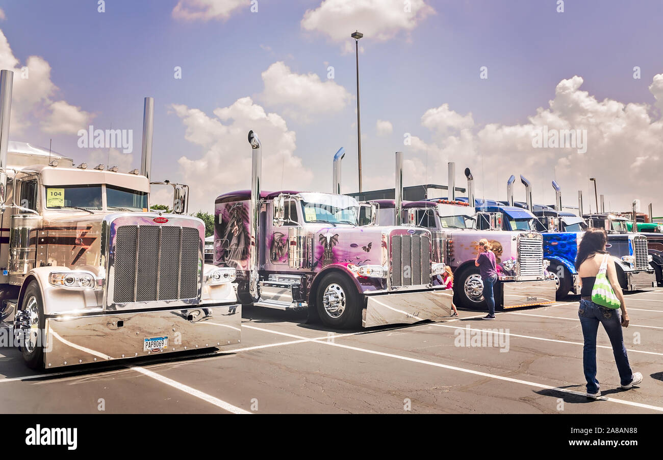 Show rigs hi-res stock photography and images - Alamy