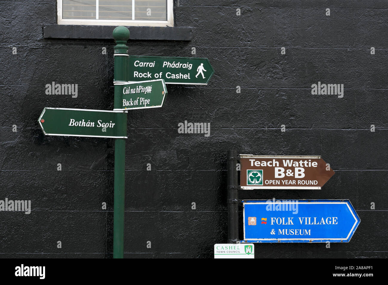 Town signs hi-res stock photography and images - Alamy