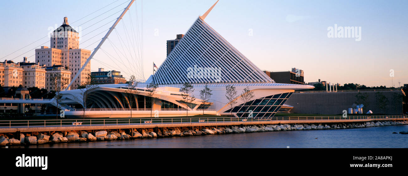 View of building of Milwaukee Art Museum, Milwaukee, Wisconsin, USA ...