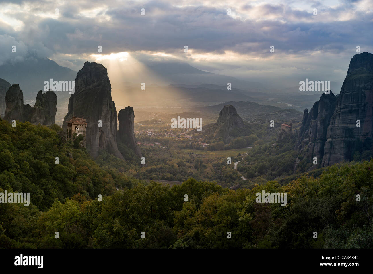 God ray sunbeam sky sunset hi-res stock photography and images - Alamy