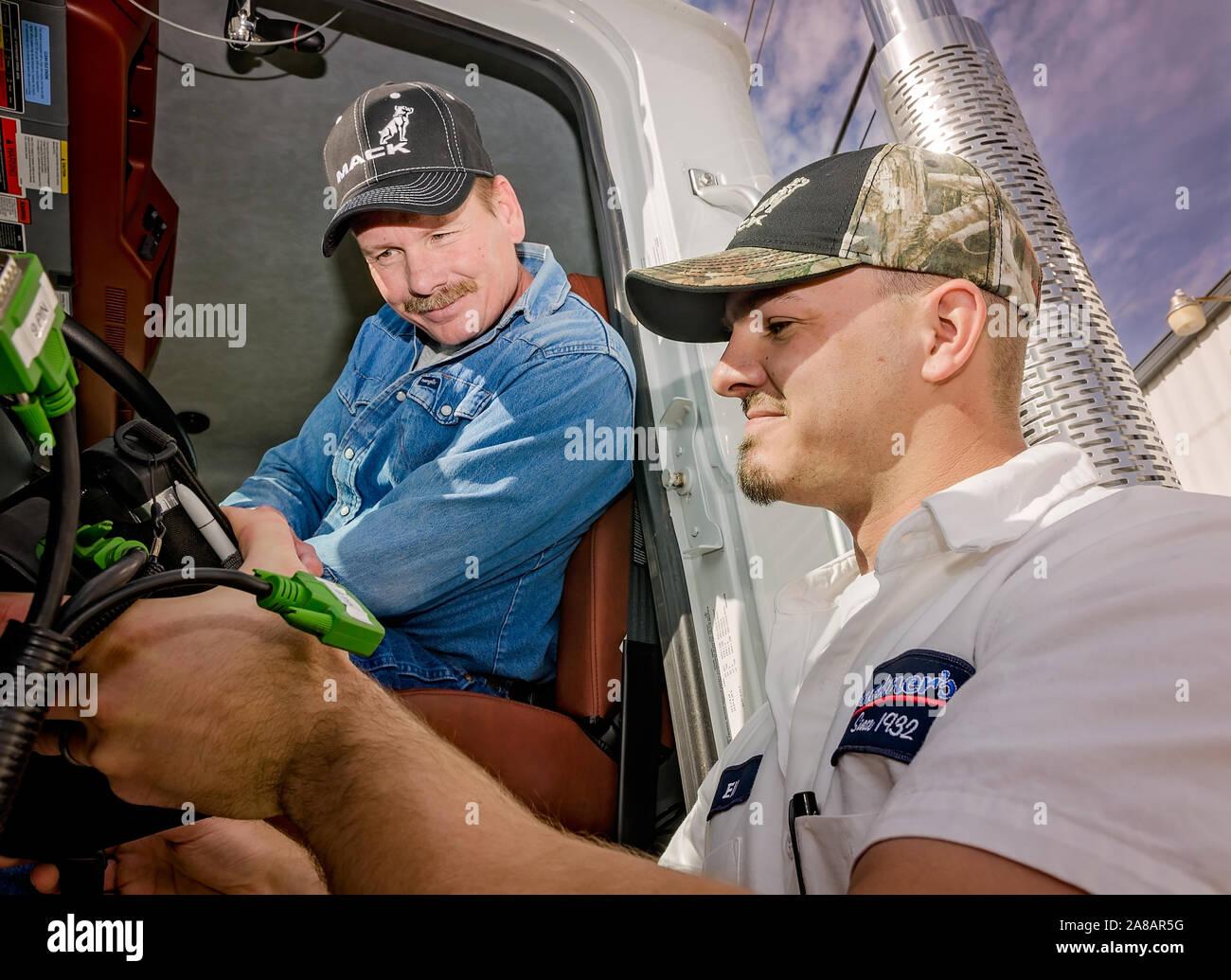 Truck repair hi-res stock photography and images - Alamy