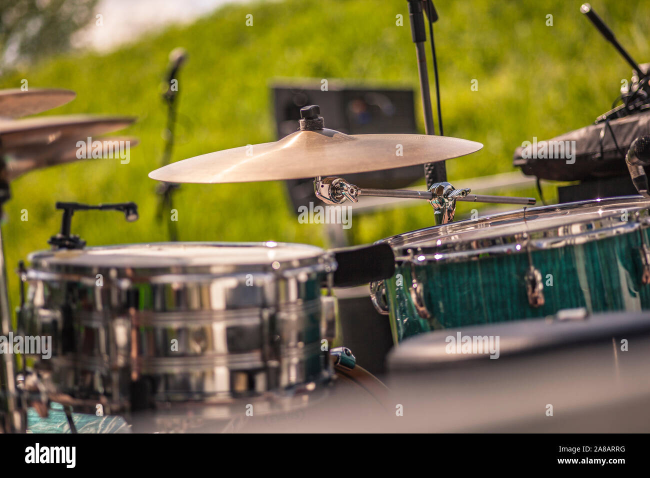 Gold drum kit hi-res stock photography and images - Alamy