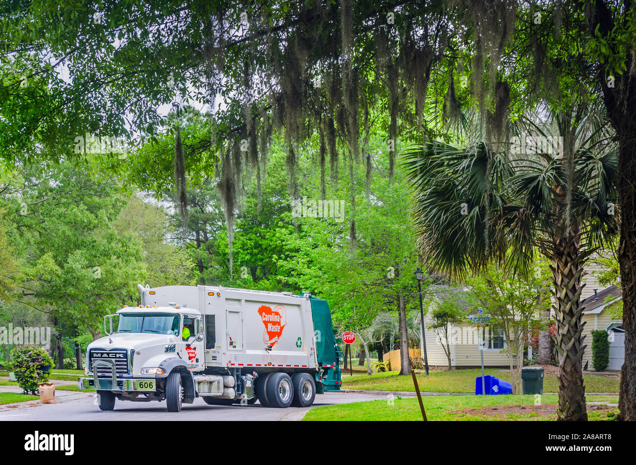 Waste management garbage truck hi-res stock photography and images - Alamy