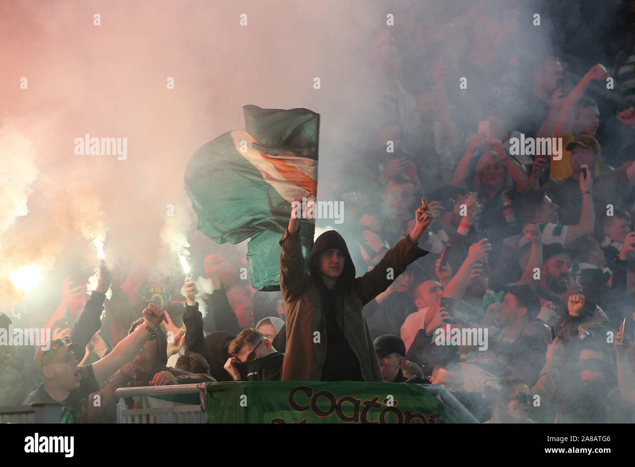 Celtic fc fans hi-res stock photography and images - Alamy
