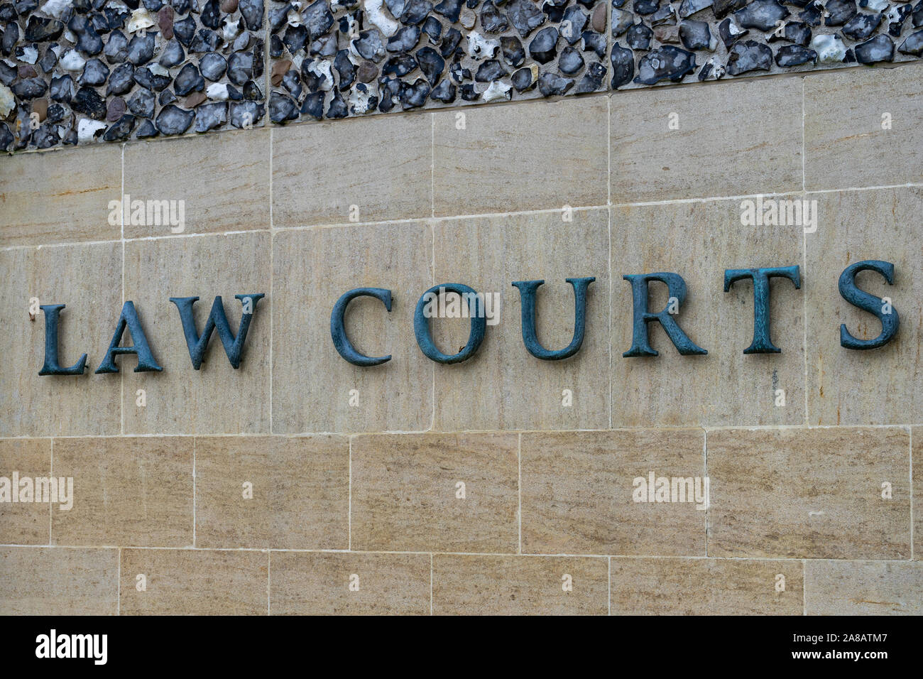 a sign reading Law Courts in the exterior of a building Stock Photo - Alamy