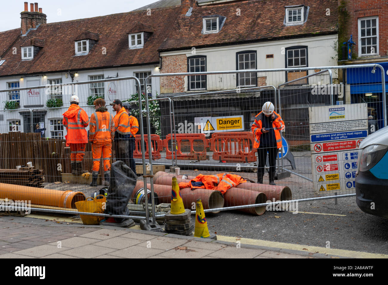 Workmen road digging hi-res stock photography and images - Alamy
