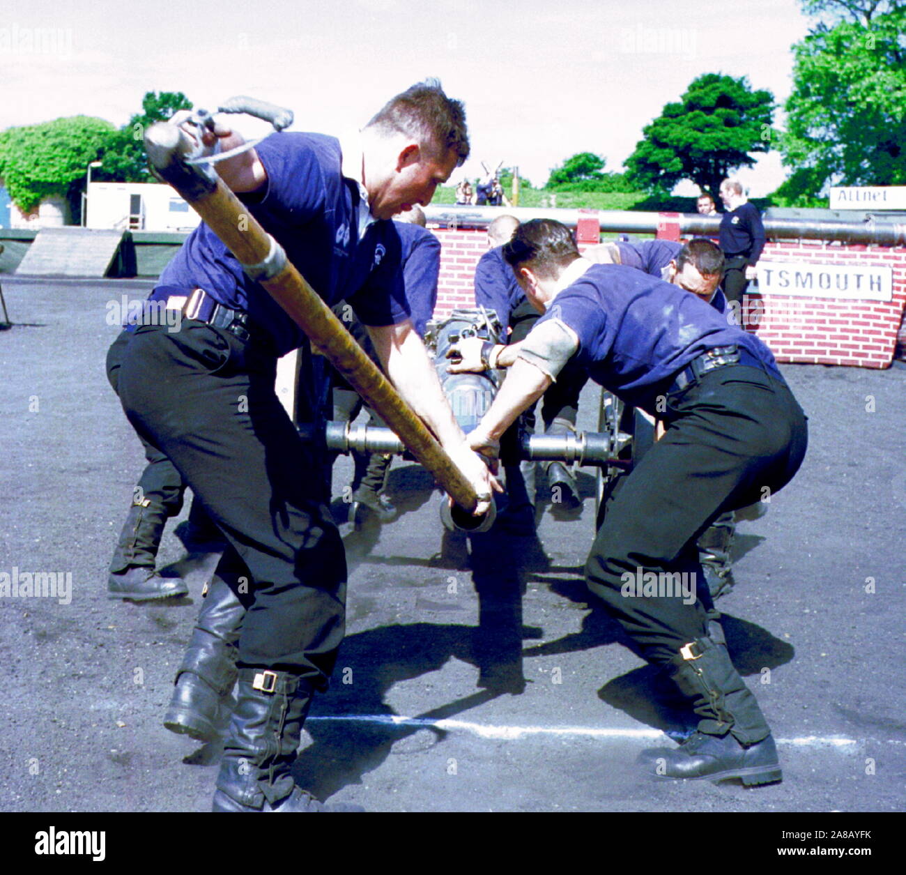 AJAXNETPHOTO. MAY, 1999. PORTSMOUTH, ENGLAND. - FIELD GUN TRAINING ...