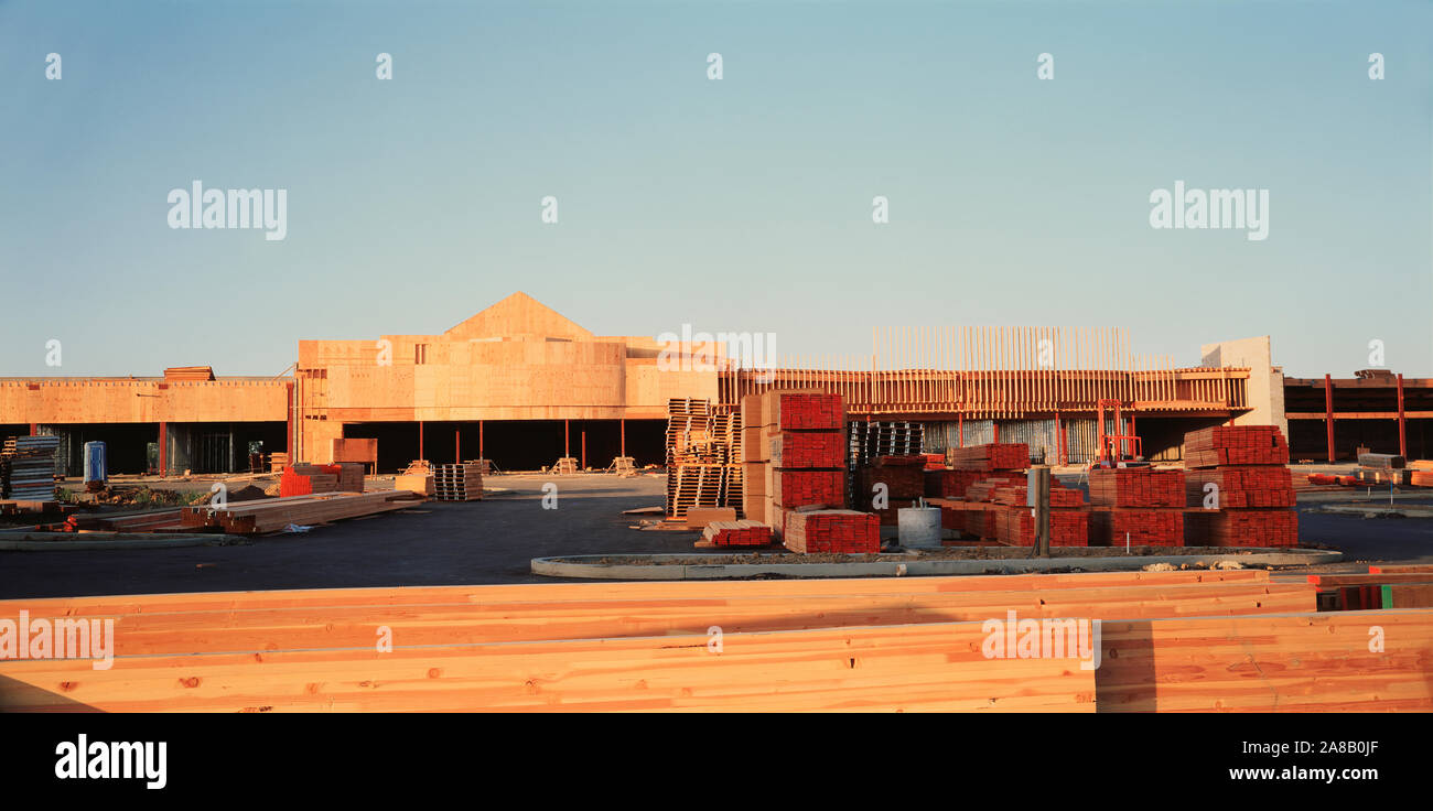 Shopping mall building under construction hi-res stock photography and ...