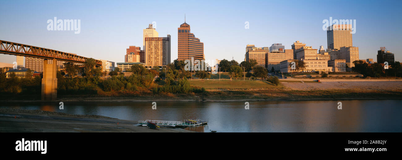 Skyscraper building memphis hi-res stock photography and images - Alamy