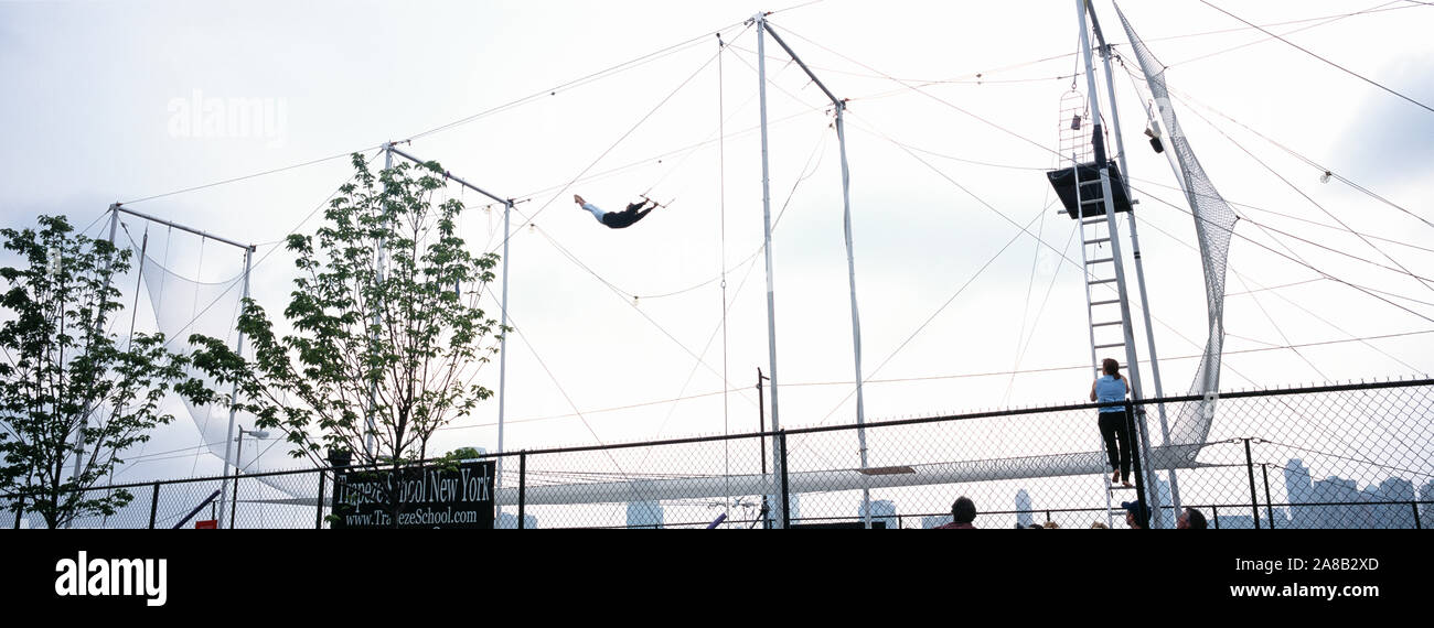 Safety net trapeze hi-res stock photography and images - Alamy