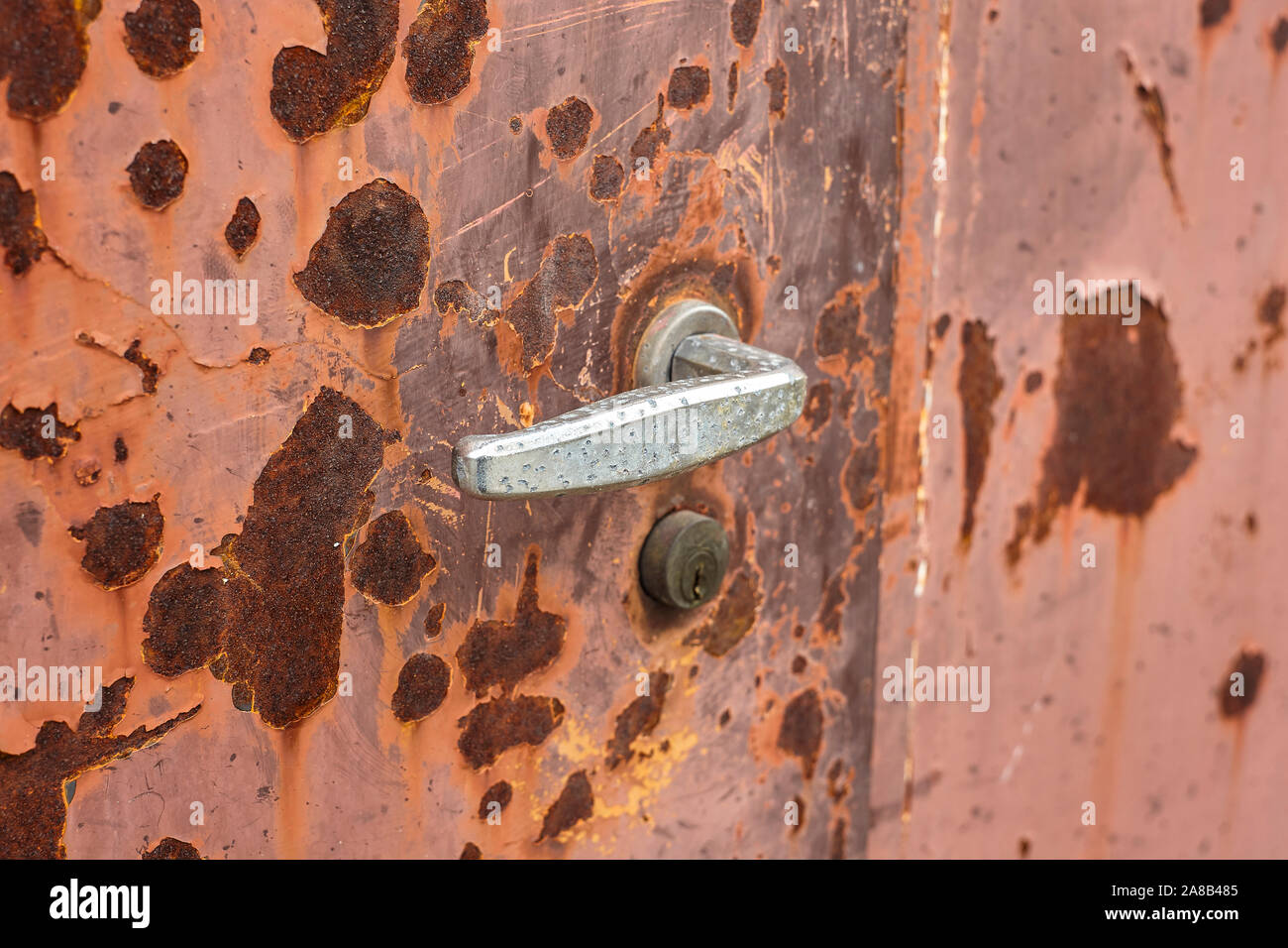 Rusty door handle Stock Photo - Alamy