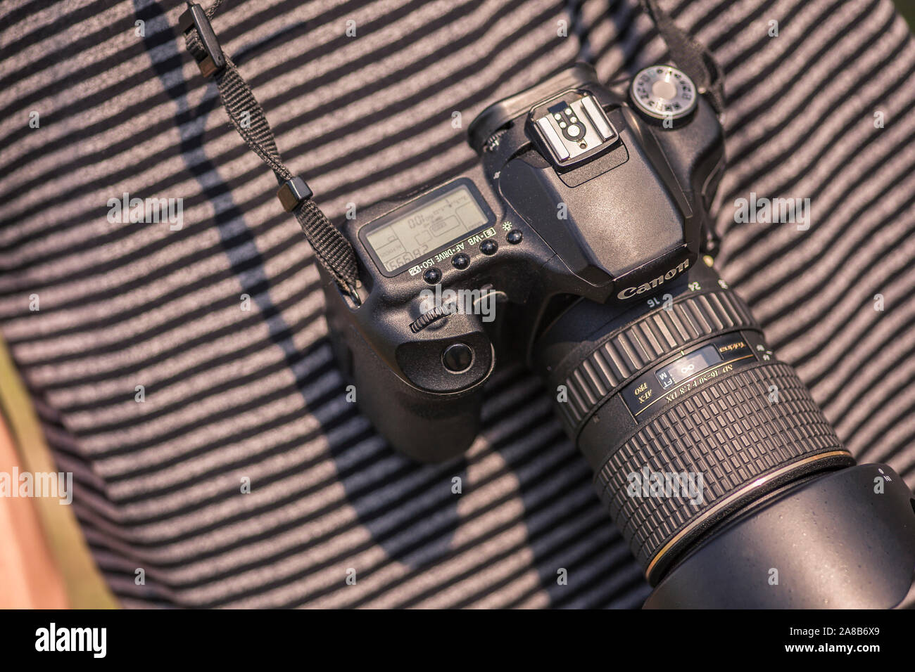 Reflex camera hanging on the neck hi-res stock photography and images ...