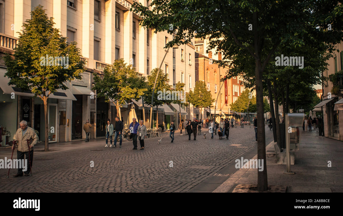 Corso Del Popolo in Rovigo center full of people Stock Photo - Alamy