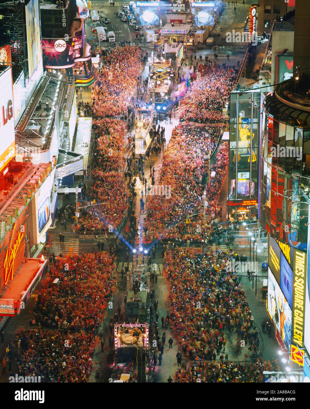Crowd new york city street hi-res stock photography and images - Alamy