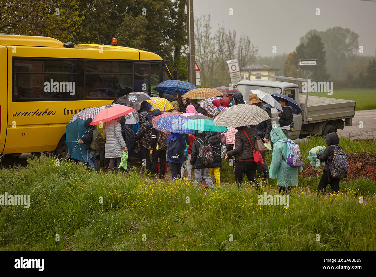 Children getting on the school bus Stock Photo - Alamy