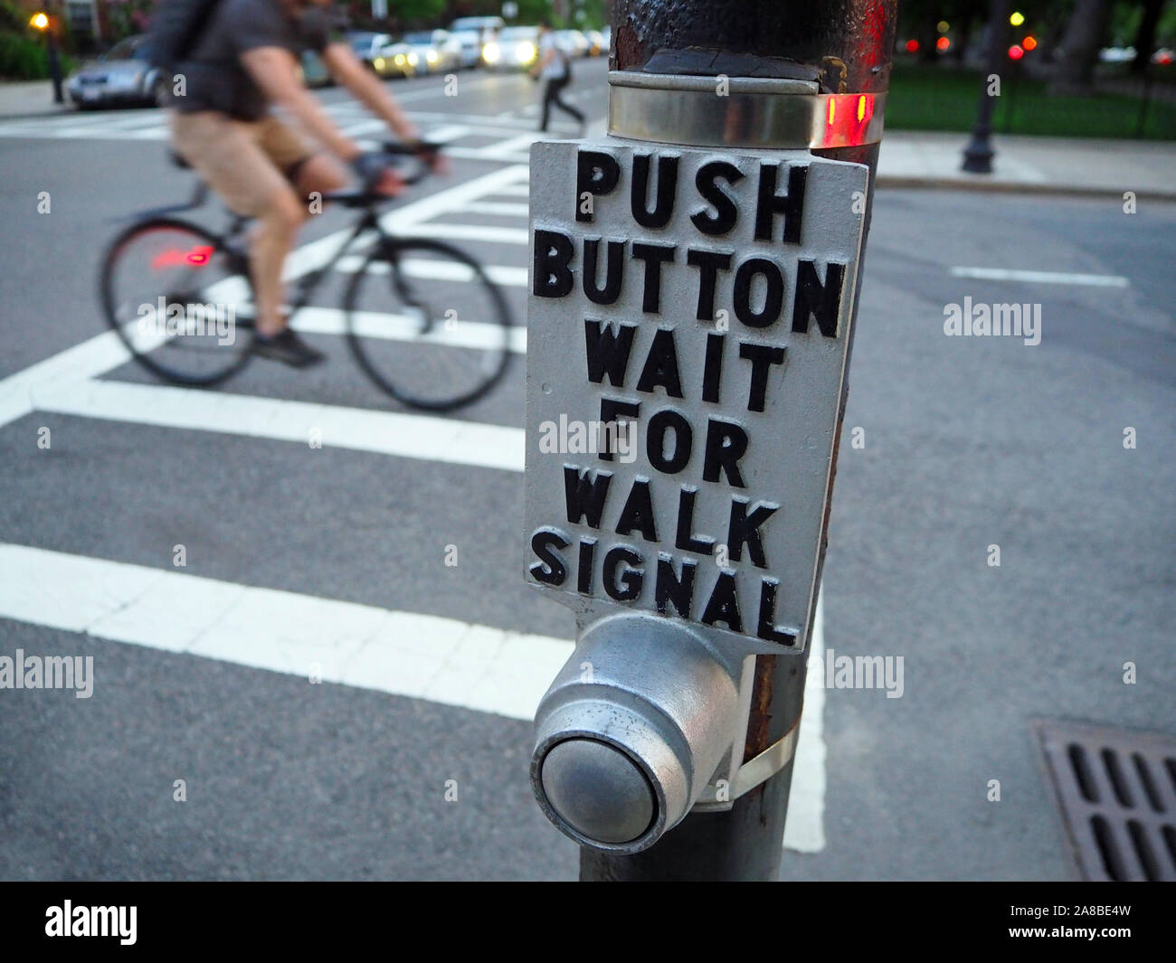 Pedestrian crosswalk button hi-res stock photography and images - Alamy