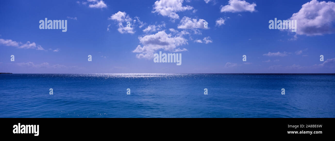 Horizon over the clouds hi-res stock photography and images - Alamy