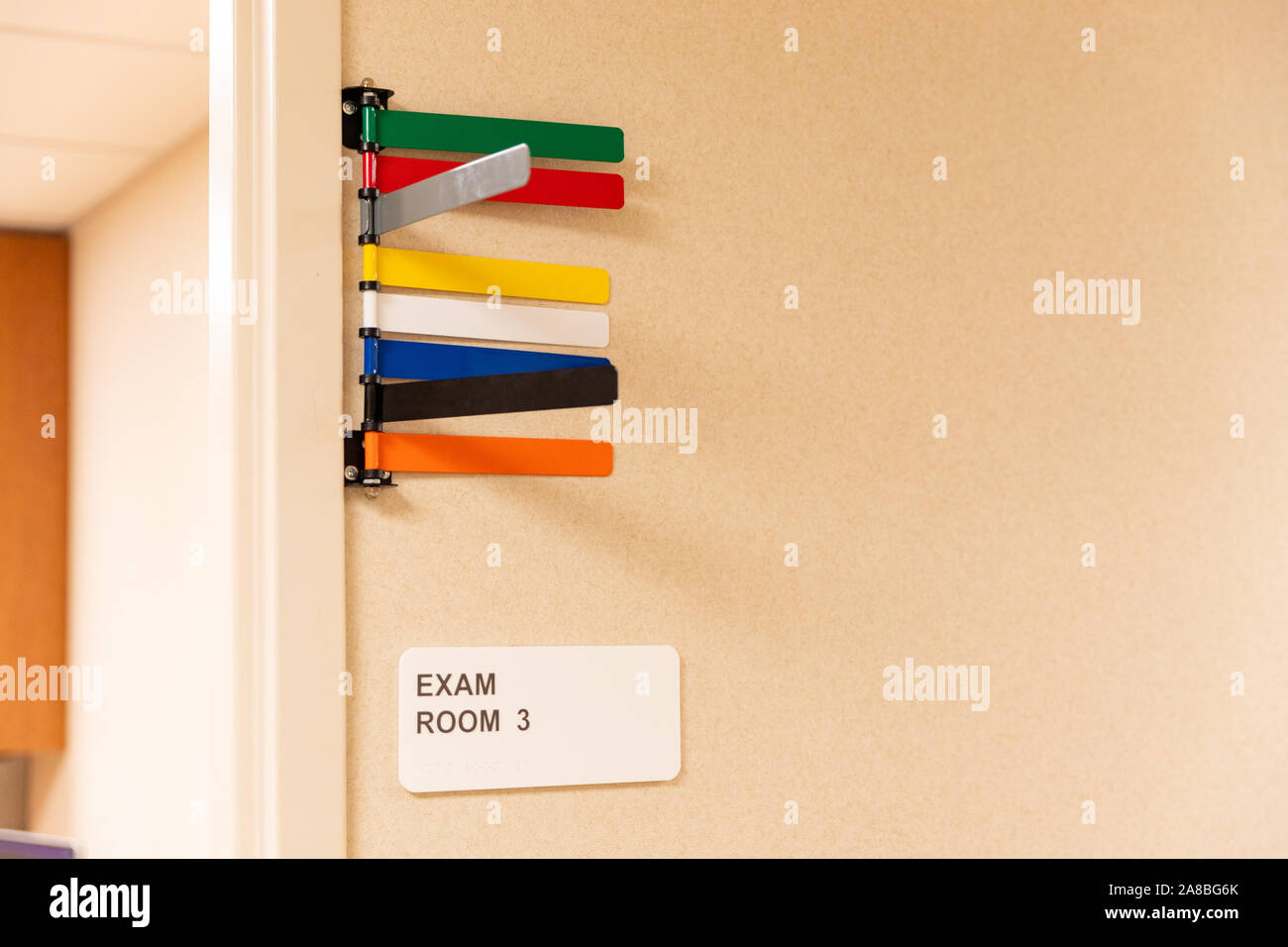 Medical center exam room hi-res stock photography and images - Alamy