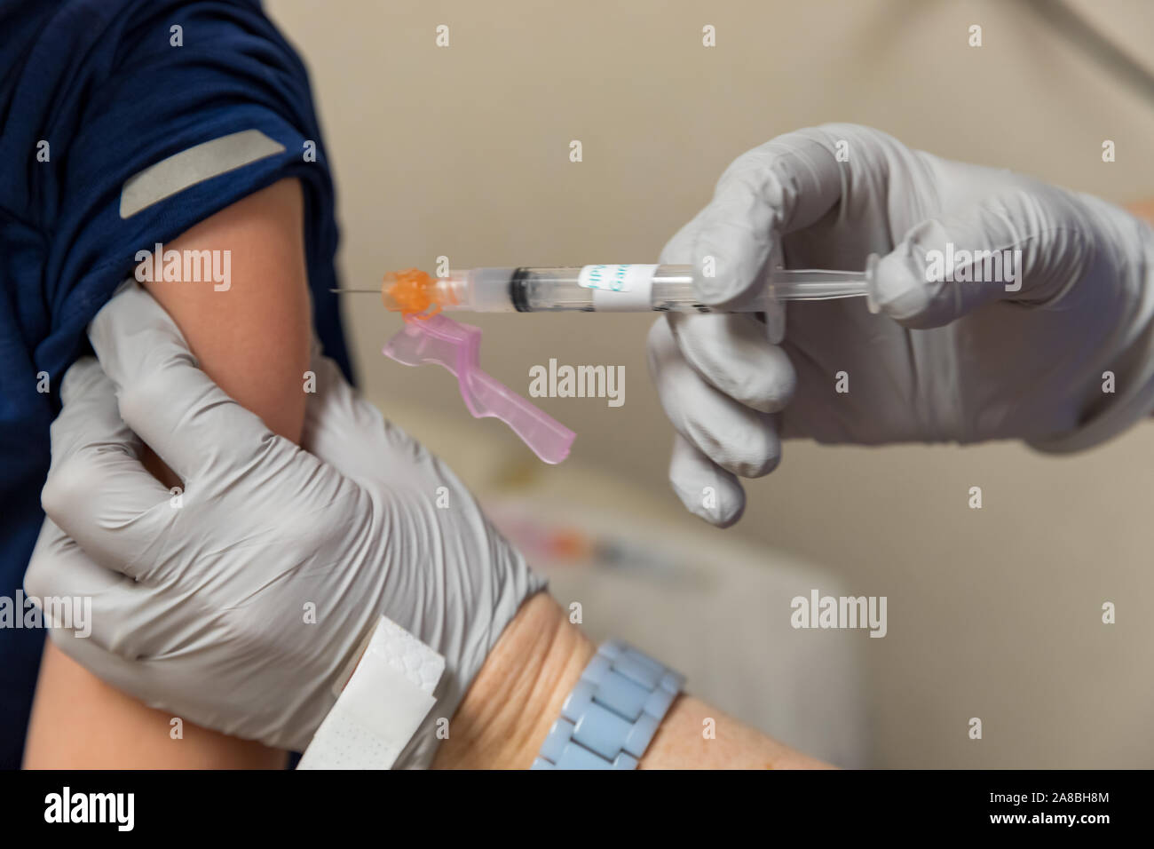 Nurse giving child injection in arm hi-res stock photography and images ...
