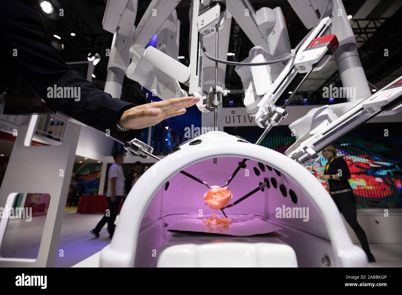 Robotic laparoscopic surgery hi-res stock photography and images - Alamy
