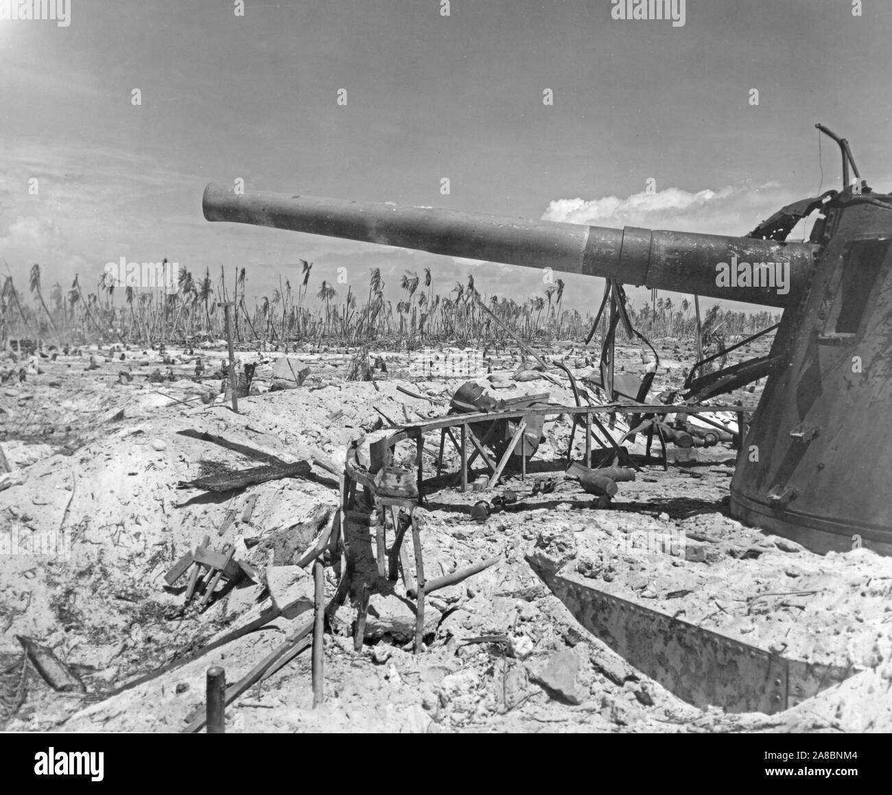 Naval gun Black and White Stock Photos & Images - Alamy