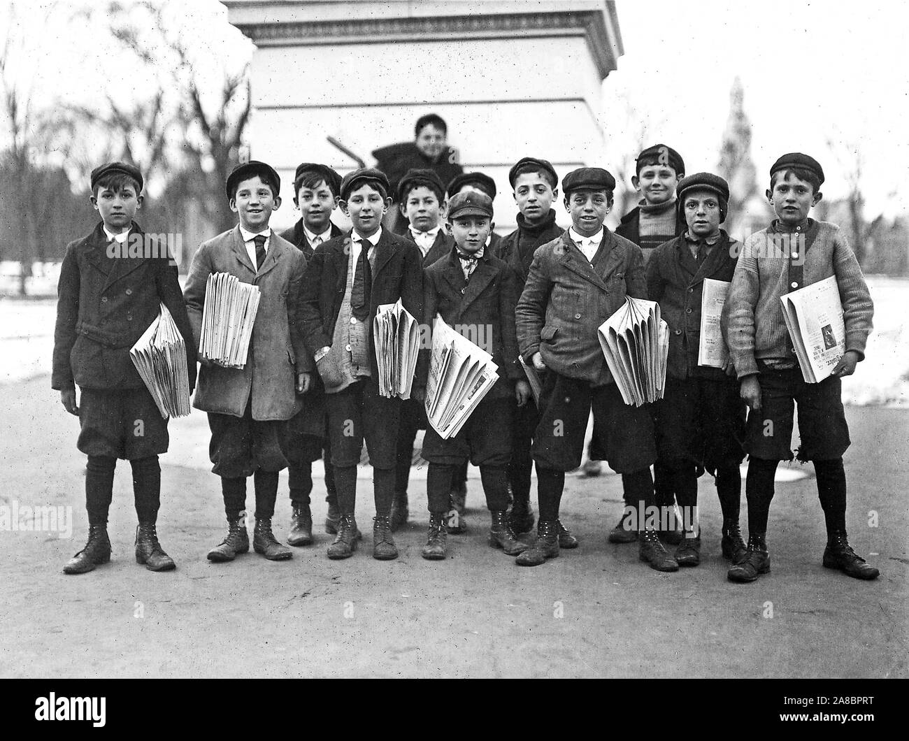 Smallest boy hi-res stock photography and images - Alamy