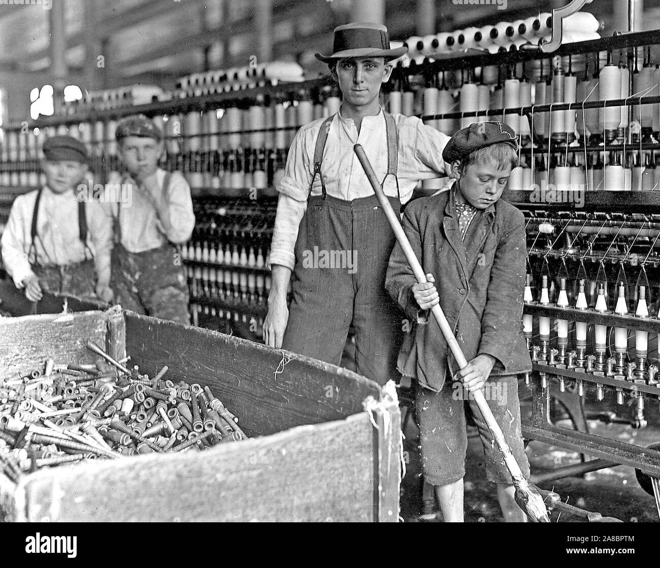 Cotton mill workers 1900s hi-res stock photography and images - Alamy
