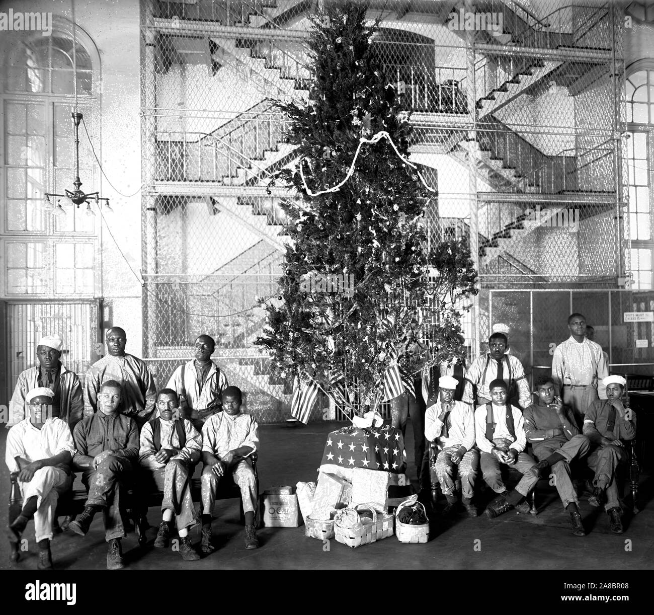 District Jail Christmas tree and prisoners, 1919 Stock Photo - Alamy