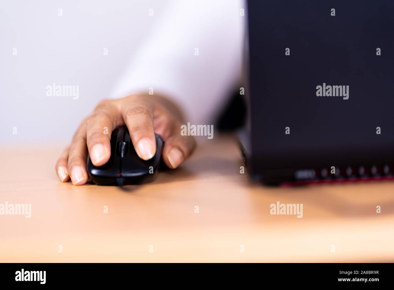 Female hand holding computer mouse Stock Photo - Alamy