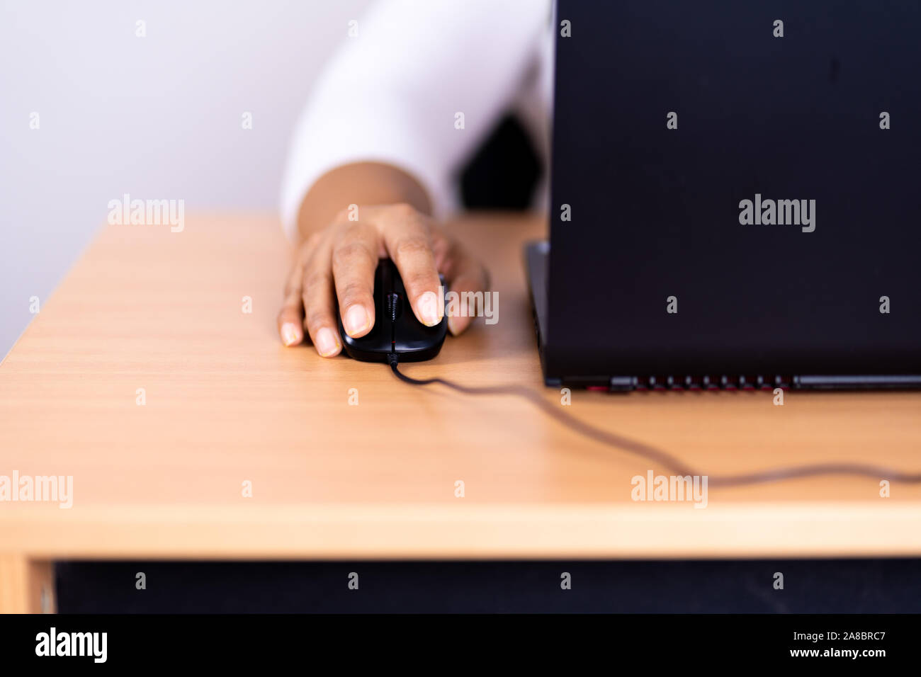 Female hand holding computer mouse Stock Photo - Alamy