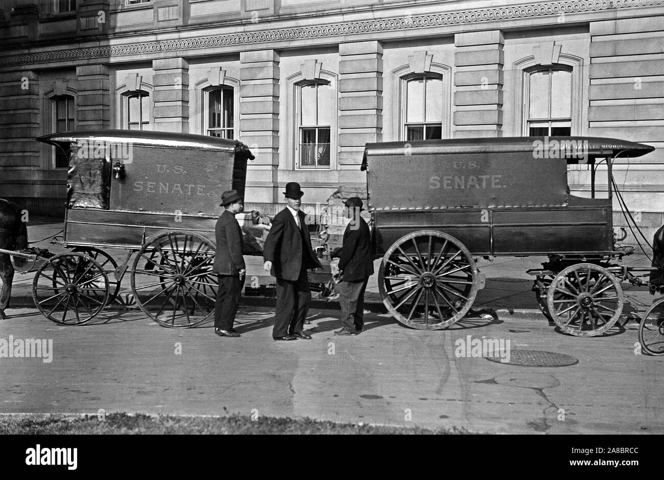 Early 1900s delivery cart hi-res stock photography and images - Alamy