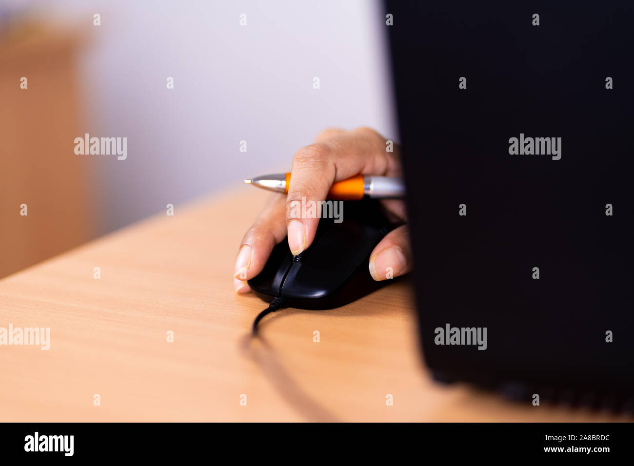 Female hand holding computer mouse Stock Photo - Alamy