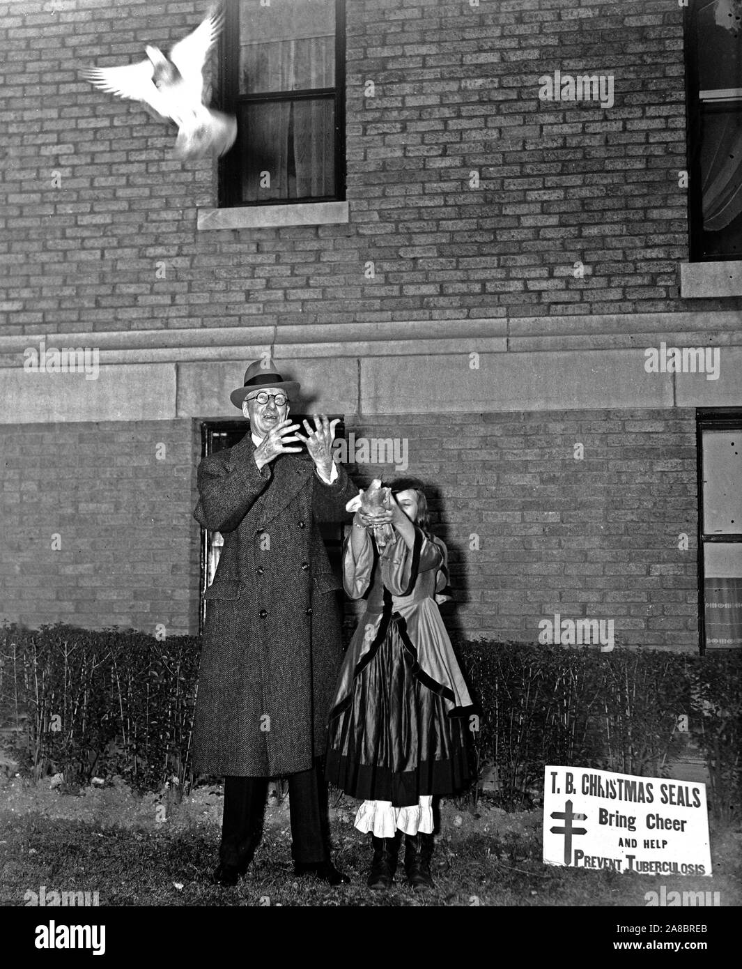 Man releasing birds 1930s 1930s bird release hi-res stock photography ...