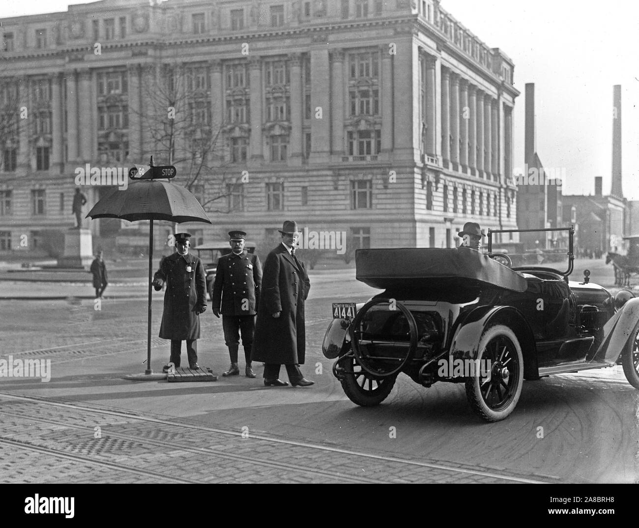 Early 1900s traffic signal hi-res stock photography and images - Alamy